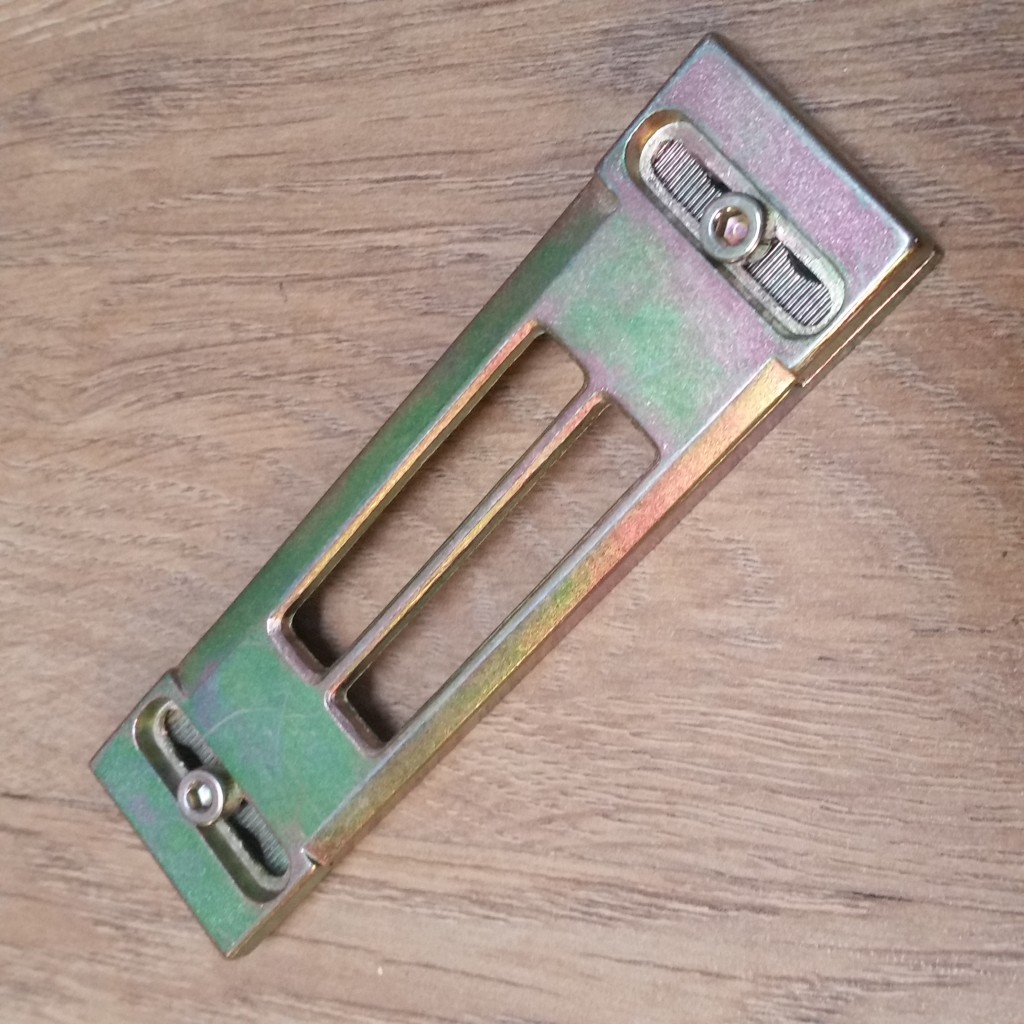 SBK16 AVOCET SHOOTBOLT KEEP (SBK16) – King Solutions – UK Door Locks