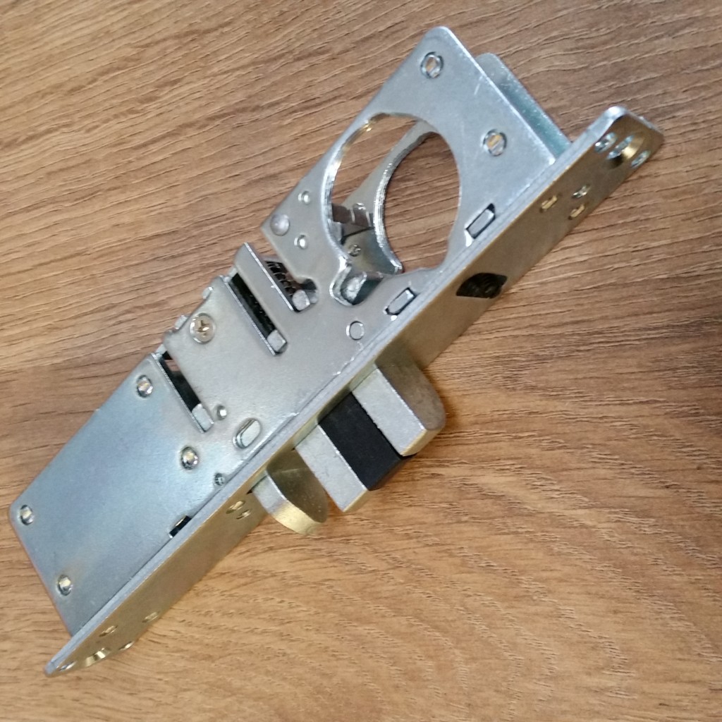 Deadlatch Round- Right Hand 31/32″ (Z179a) – King Solutions – UK Door Locks