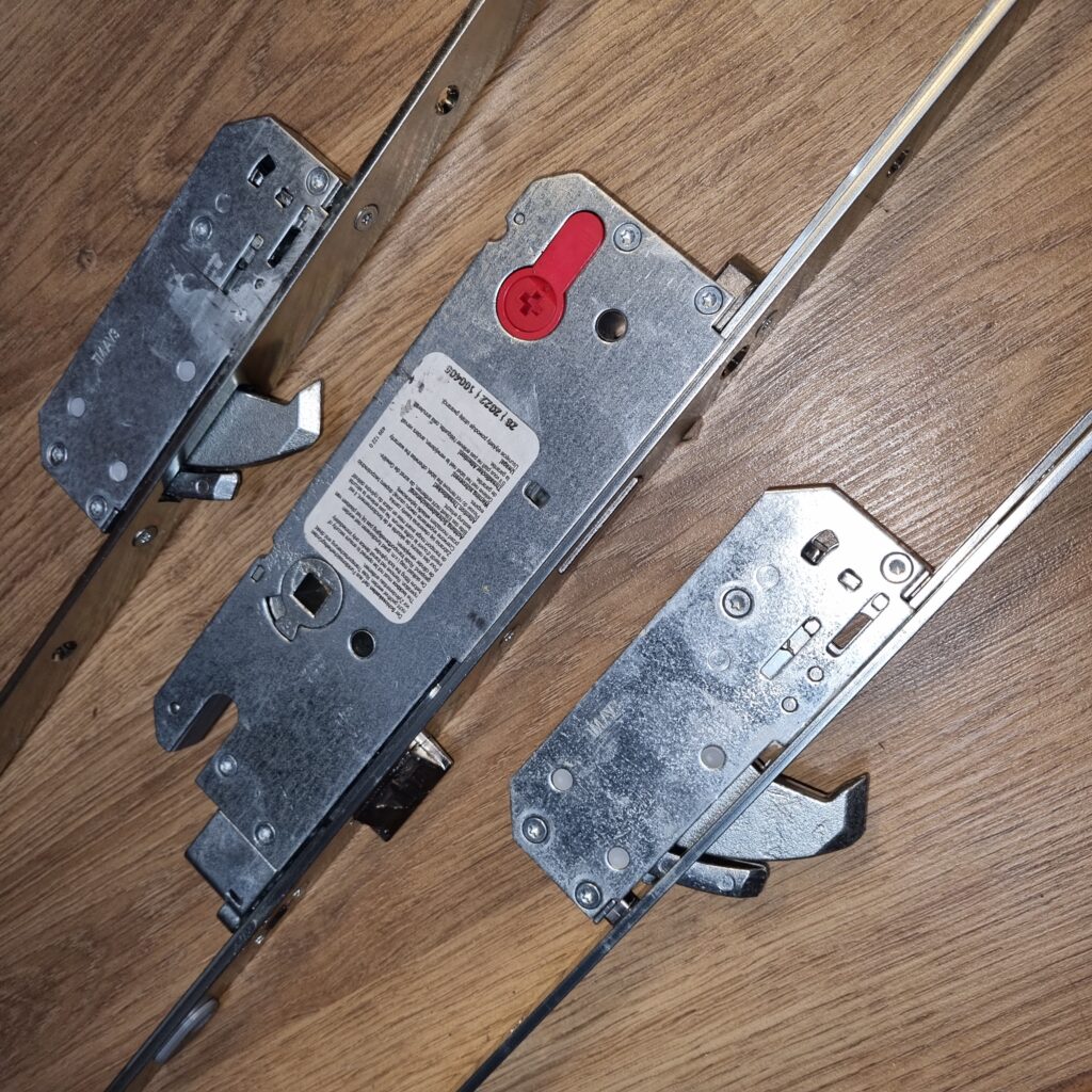 AV3 Winkhaus – Left Hand Latch,Deadbolt 2xhook- Bs 45mm -20mm Radius f ...