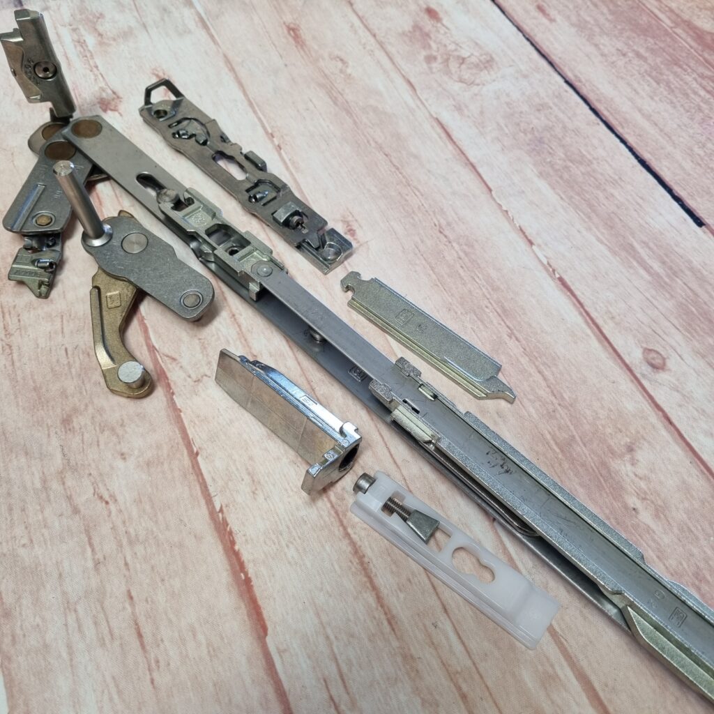 Axxent Plus Mk2 Top & Bottom Hinge set Std Size 2 (left hand to suit 10 ...