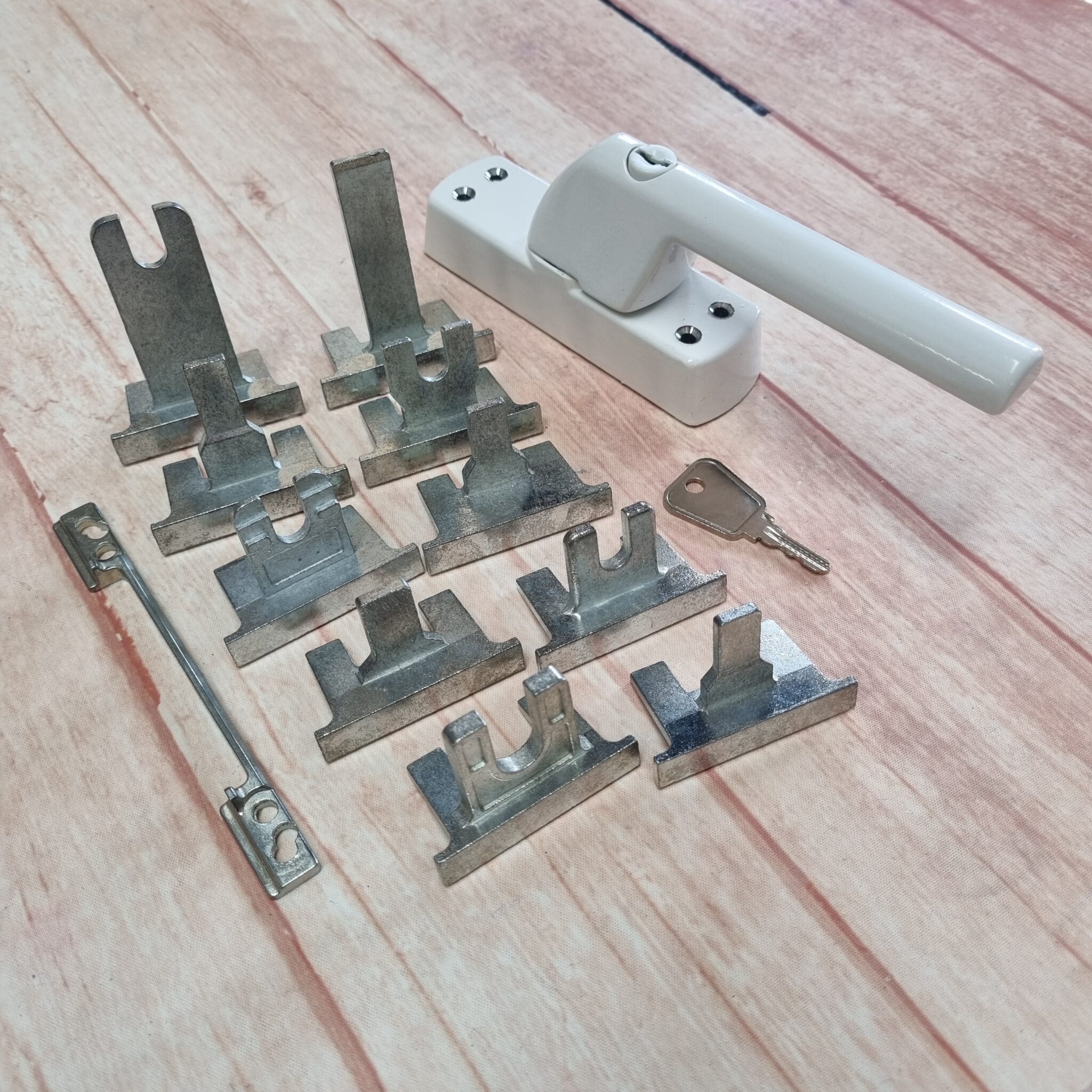 Macanri MULTI – TBT Locking Handle White – Front Fix Central (inc 10 x ...